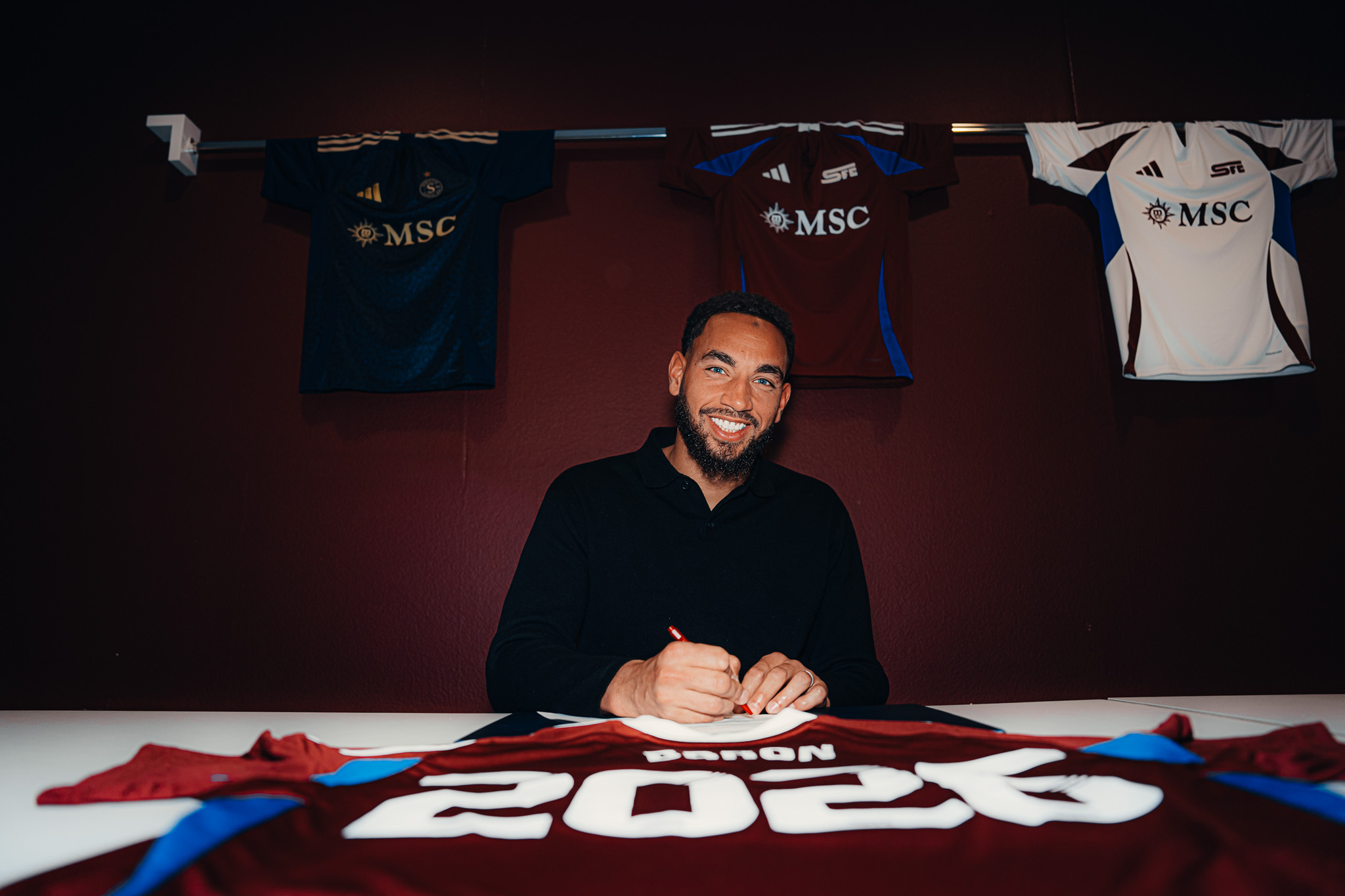 Anthony Baron prolonge jusqu'en 2026 - Servette FC